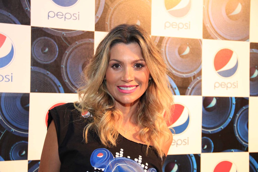 Flávia Alessandra: Uma Jornada Brilhante na Televisão Brasileira ...